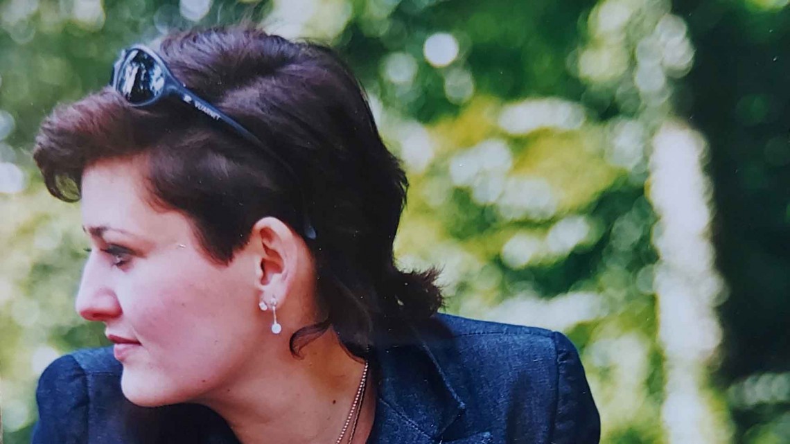 Sophie Young: A love story between wood and lingerie.